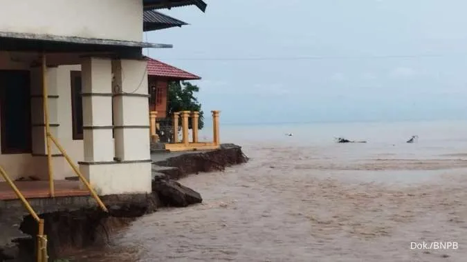 Peringatan Dini Cuaca Besok 11 7 Hujan Deras Waspada Bencana Di