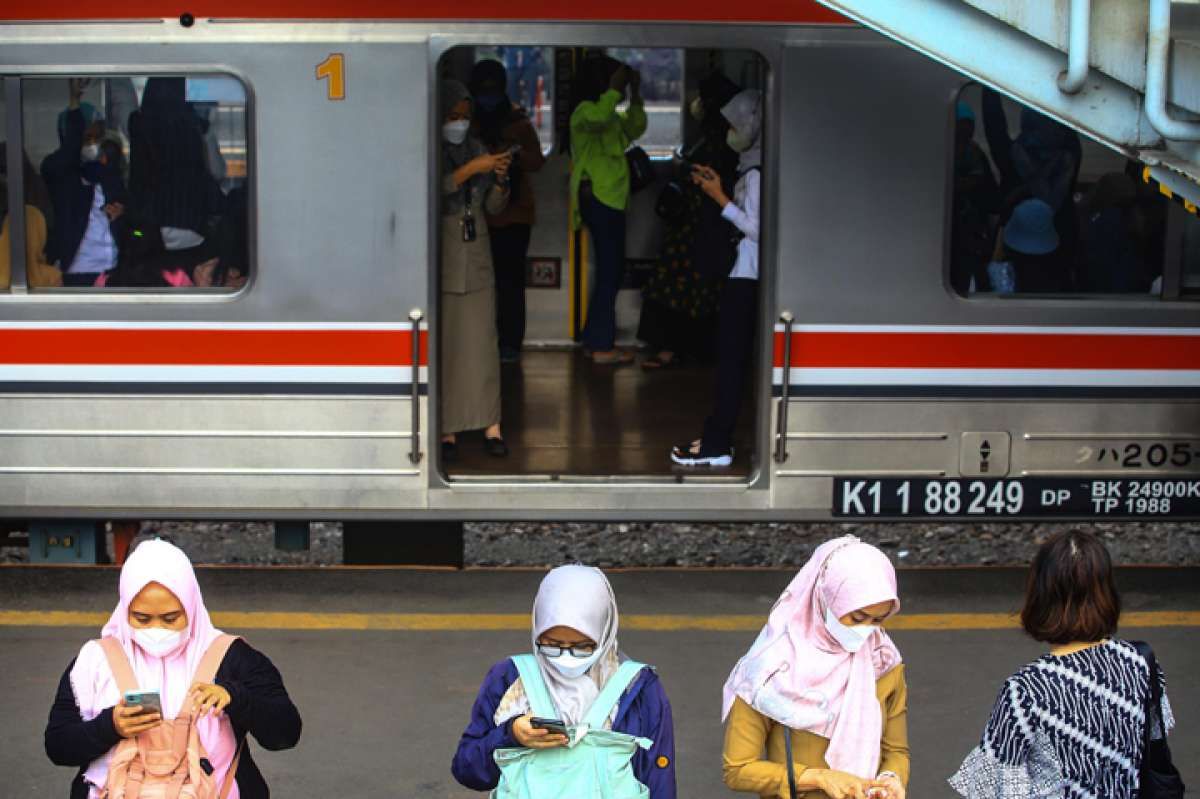 Kemenhub Tetap Lanjutkan Kajian Dua Tarif KRL Kemenhub Tetap Lanjutkan Kajian Dua Tarif KRL