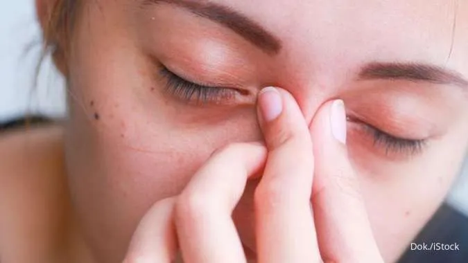 7 Cara Mengatasi Mata Bengkak Setelah Menangis, Bisa Pakai Teh dan Mentimun